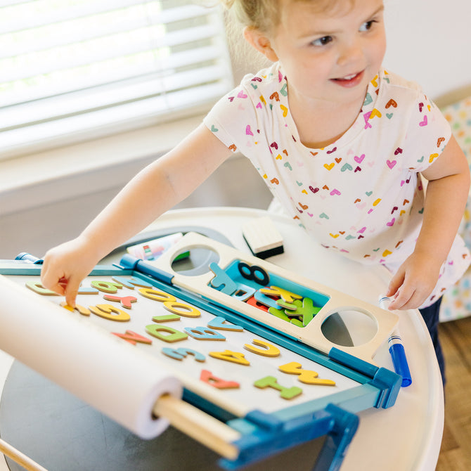 Deluxe Double-Sided Tabletop Easel | Melissa & Doug
