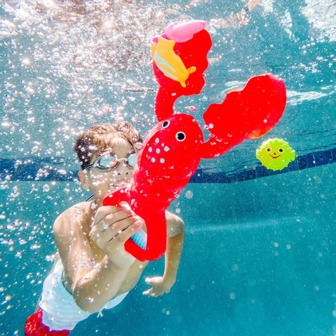 Louie Lobster Claw Catcher Pool Toy | Melissa & Doug