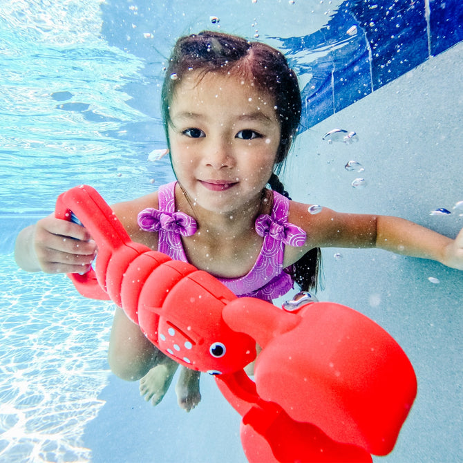 Louie Lobster Claw Catcher Pool Toy | Melissa & Doug
